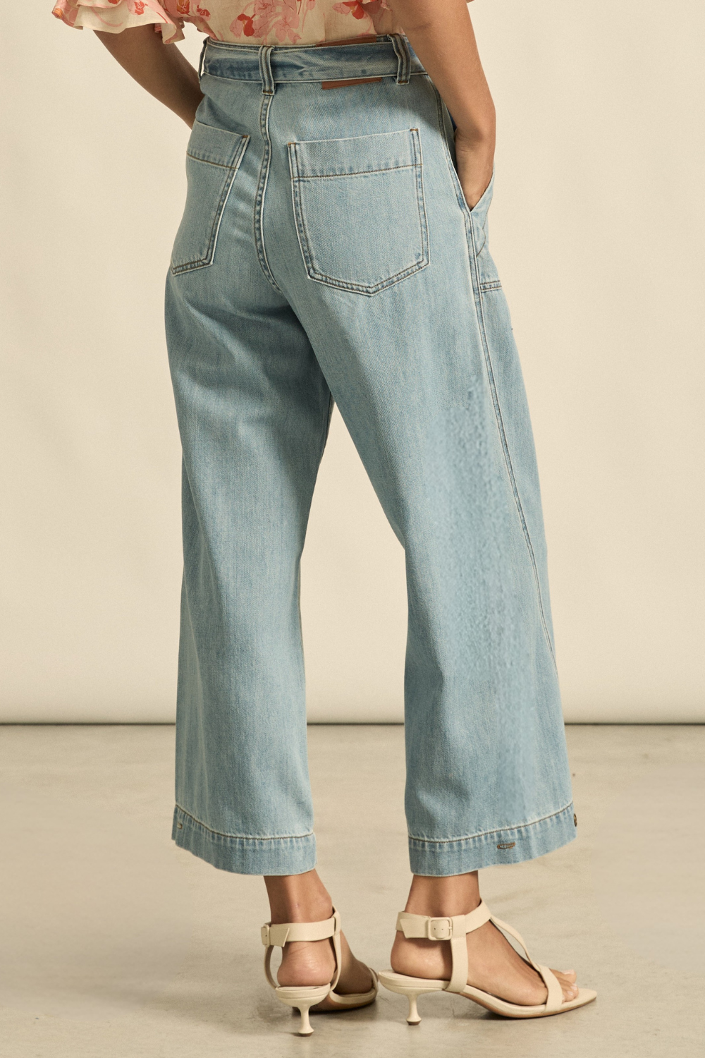 embark jean - light washed denim – zoe kratzmann